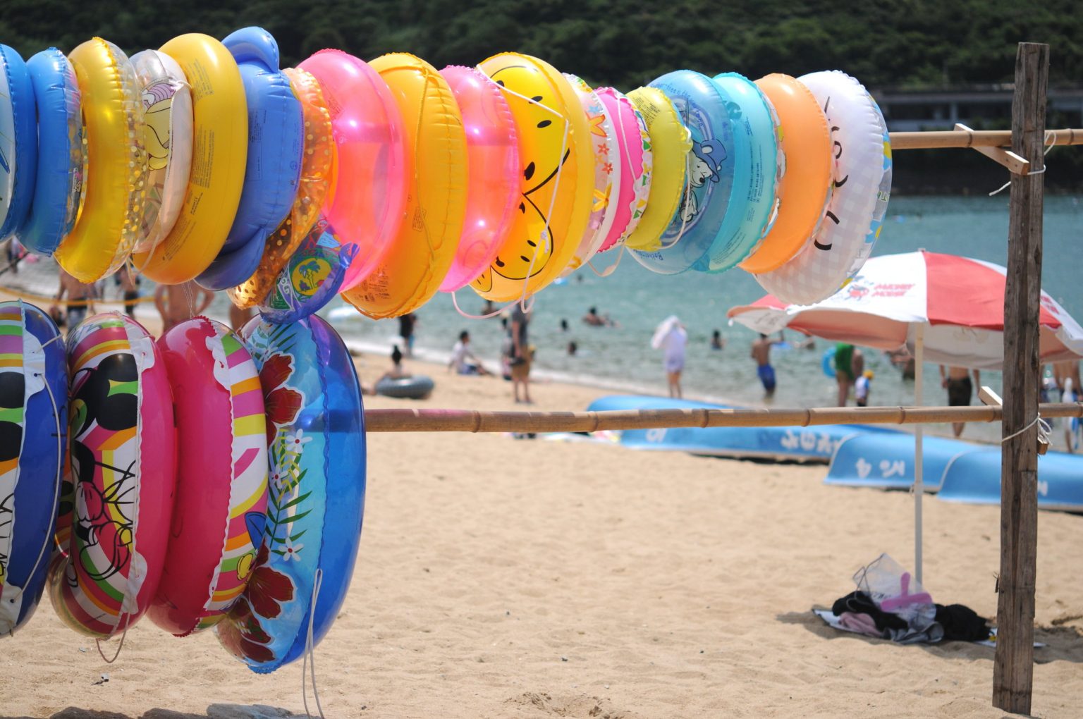 海水浴の持ち物をチェック!定番&快適に過ごすためのおすすめグッズ Trial Magazine トライアルマガジン