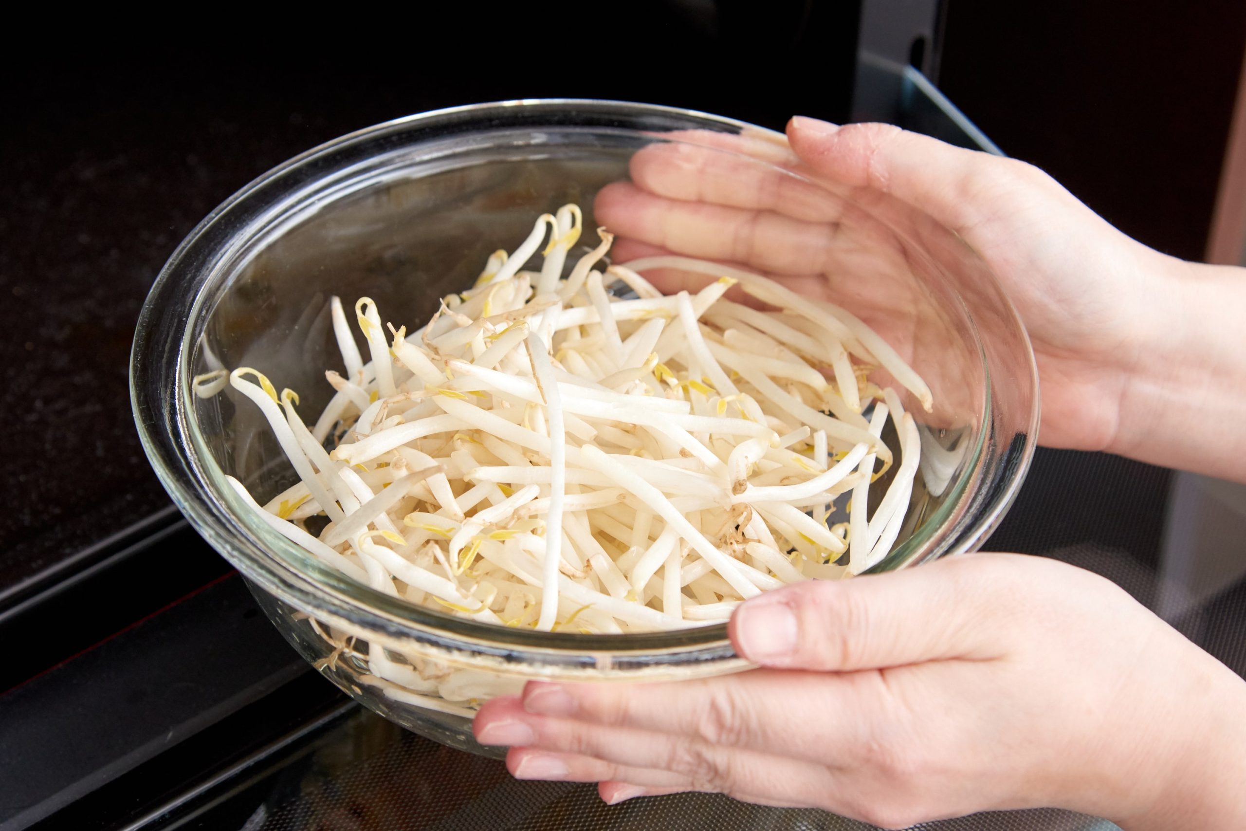 もやしに栄養はある？種類ごとの違いや保存法、効果的な調理法を紹介 - くらしトライ